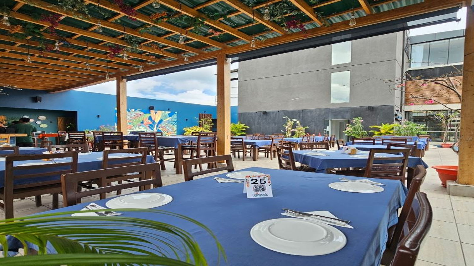 The Veranda Bar and Restaurant review - from Saayaraha